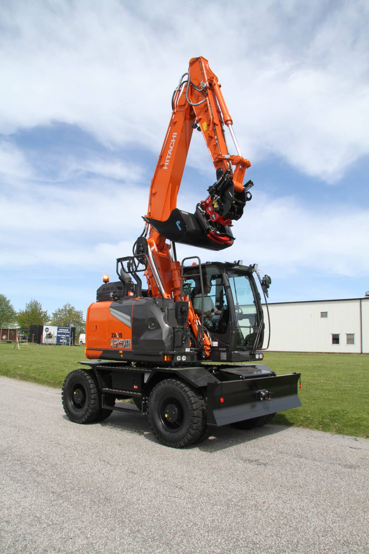 Hitachi ZX135W-7 - Delvator